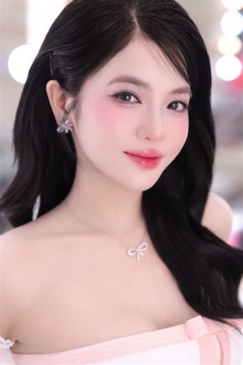 Nữ ca sĩ có body sexy nhất nhì Vbiz Họ ép tôi vào mối quan hệ với
