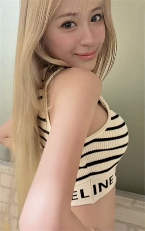 アナ🌺 On Twitter 振り返り笑顔のアナ🌺 みんな違ってみんないい、私も人と違ってわたしのままでいい、昨日の私と明日の私も違って