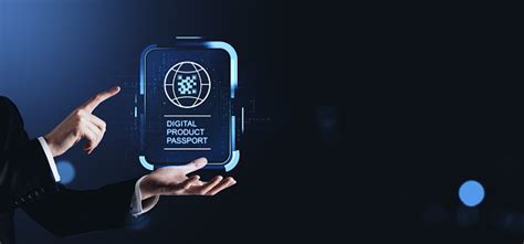 어두운 배경에 디지털 제품 여권 홀로그램과 상호 작용하는 사업가 가상현실에 대한 스톡 사진 및 기타 이미지 가상현실 검증