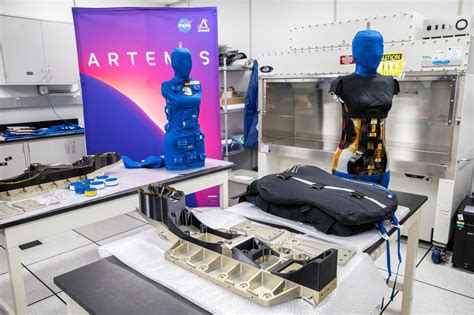 НАСА извлекло из корабля Orion два оставшихся манекена, они отправятся ...