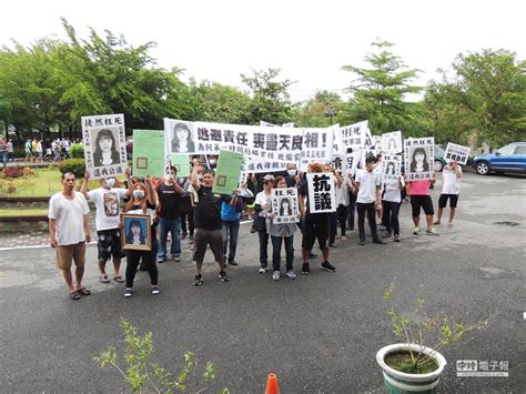 婦人咳嗽赴醫院就診猝死 家屬抬棺抗議 社會 中時