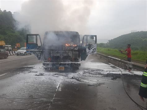 द्रुतगती मार्गावर दोन व मुंबई पुणे महामार्गावर एक अपघात दोघांचा मृत्यू