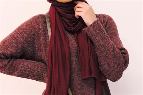 Cantik Dan Estetik 10 Warna Jilbab Yang Cocok Untuk Baju Warna Maroon