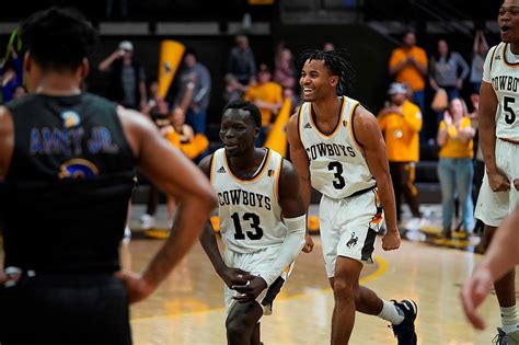 Wyomings Akuel Kot Sinks Spartans At The Buzzer
