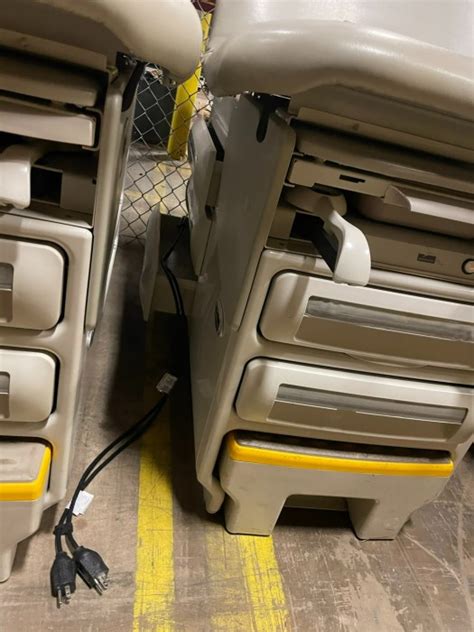 Midmark Exam Table Model 604 002 For Sale