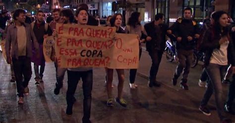 G1 Grupo Protesta Em Curitiba Contra A Realização Da Copa Do Mundo