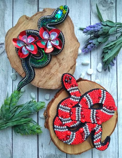 Брошки з бісеру — ціна 450 грн у каталозі Брошки Купити аксесуари за доступною ціною на Шафі