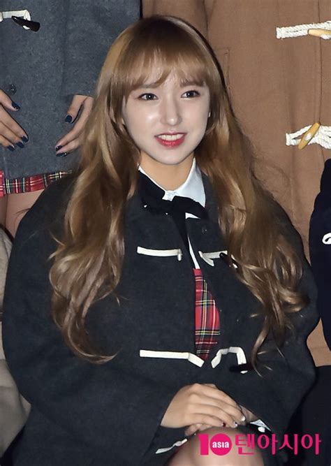Ten Photo우주소녀 성소 돋보이는 인형미모 텐아시아