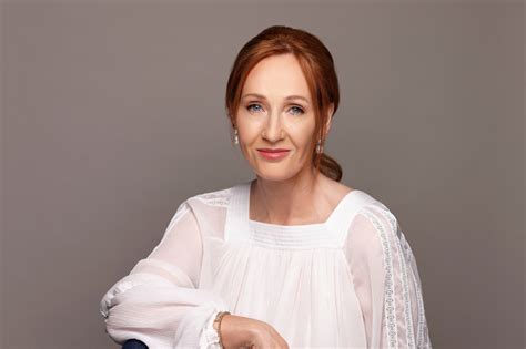 Harry Potter comment J K Rowling est elle passée de l ombre à la