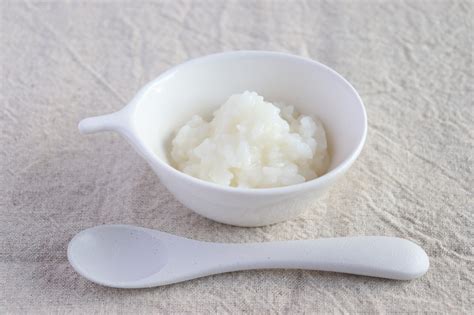 【離乳食の基本】月齢別おかゆの与え方や作り方を解説｜アレンジ3品も Macaroni