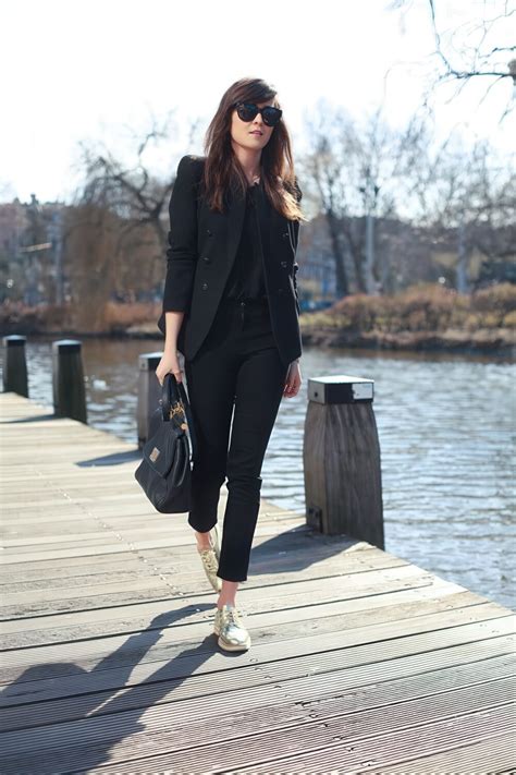 Picture Of Stylish Monochromatic Work Outfits To Try 4