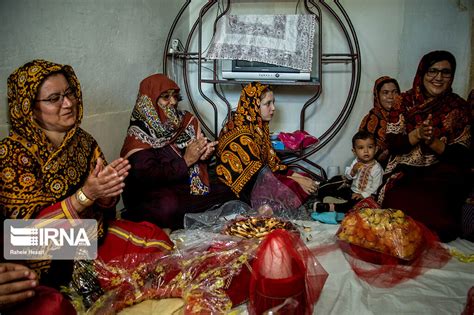 همشهری آنلاین تصاویری از پوشش زیبای زنان و دختران ترکمن در مراسم