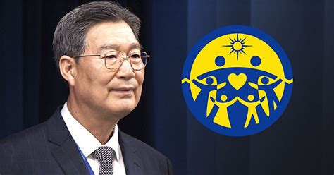 물러난 지 석 달 만에 전면에한학자 변호 계속 물었더니