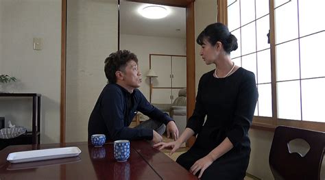 【北川礼子】熟女 愛と欲情の昼下がり旦那の一周忌に尻丸出しで悶える喪服未亡人 妊活中の妻は夫の上司に襲われ危険日な Athena 0461