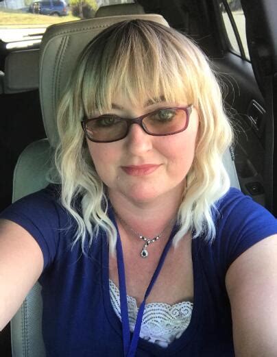 Capless Wavy Chin Length Bobs 10 Soft Meg Ryan Wigs