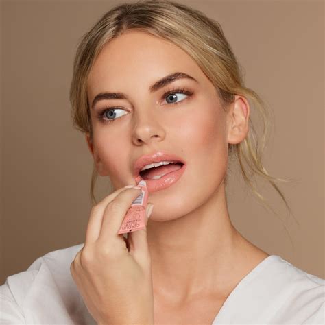 How To Do Natural Glowing Makeup