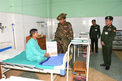 ပြင်ဦးလွင်မြို့ရှိ တပ်မတော်ဆေးရုံ၌ တက်ရောက်ဆေးကုသမှုခံယူနေသူများအား ကြည့်ရှုအားပေး Myawady