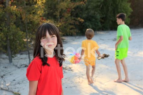해변에서 노는 아이 들 스톡 사진 Freeimages