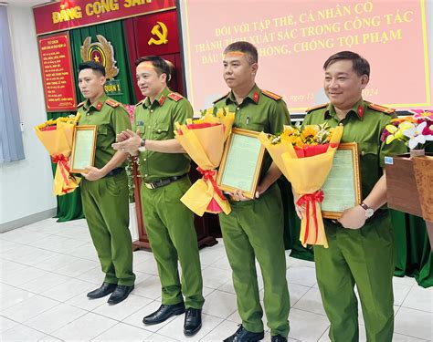 Công An Tphcm Khen Thưởng Công An Quận 1 Về Thành Tích Phá án Xuất Sắc