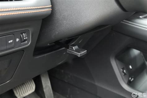 【长安uni K20t 四驱尊贵型方向盘调节图片 汽车图片大全】 易车