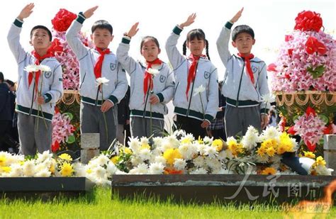 江苏南京：清明时节祭英烈 人民图片网
