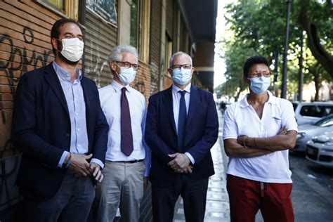 Le Primarie Atterrano Nel Palazzo Occupato La Destra Attacca Il