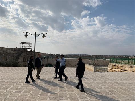 אם מתנקש מוסלמי לא הצליח להשתיק Uri Y Bank אורי בנק