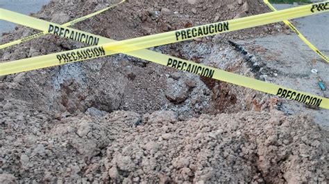 Vecinos De Chihuahua 2000 Exigen Atención A Baches Y Alcantarilla