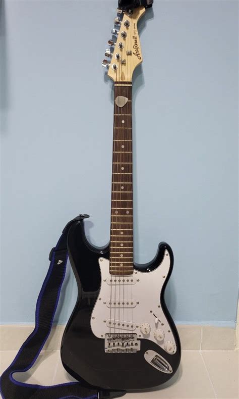 Aria Pro 2 STG Kids Electric Guitar and Orange Amp, Hobbies & Toys ...