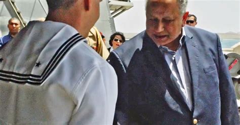 Avery Native Powell Meets Us Secretary Of The Navy During Service In