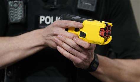 Nahe Kaiserslautern Polizei Setzt Taser Ein 38 Jähriger Stirbt Mopo