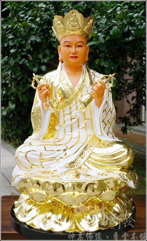 林新發神桌佛像佛俱行 居家佛堂設計、宮廟佛俱規劃、佛櫥、神桌、神像佛像雕刻、各式木工精雕、客製繡品、令旗神衣神帽、祖龕 痞客邦
