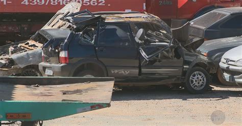G1 Colisão Frontal Entre Dois Carros Em Rodovia Deixa 3 Mortos E 4