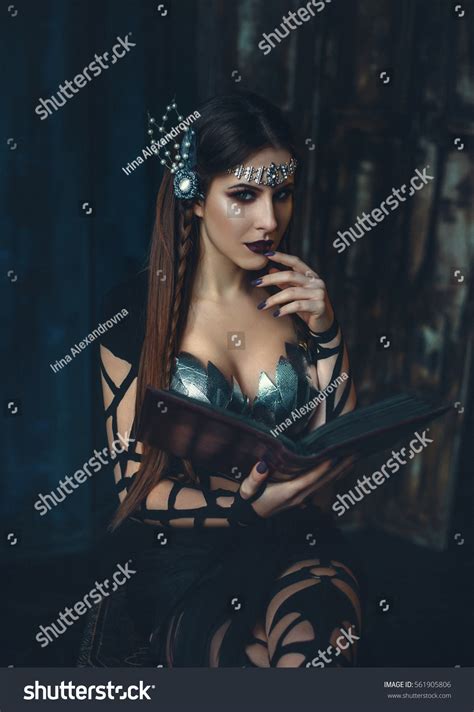 Sexy Dark Elf Queen