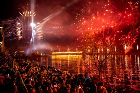 Како изгледаше осумминутниот огномет од кулата во Белград на вода ФОТО ВИДЕО