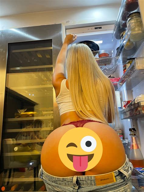 TW Pornstars Rhiannon Blue Twitter 200 RTs To Remove The Emoji