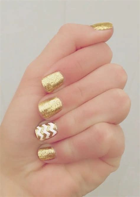 19 Diseños De Uñas Doradas Para Deslumbrar