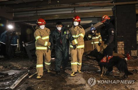 지진발생 매몰자 구조는 이렇게 연합뉴스