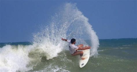 Mentes Imundas e Belas Campeonato de surfe em praia de nudismo proíbe