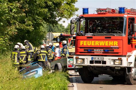 Schwerer Unfall In Pfaffenhofen Fordert Insgesamt Elf Verletzte