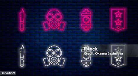 세트 라인 가스 마스크 폭발 다이너마이트 폭탄 스틱 및 타이머 시계 군용 칼 및 갈매기 모양 벽돌 벽에 빛나는 네온 아이콘입니다