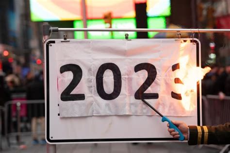 New Yorkers Bid 2023 Adieu With Good Riddance Day In Times Square