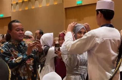 9 Potret Wisuda Rizwan Anak Sule, Putri Delina Gantikan Lina Jubaedah