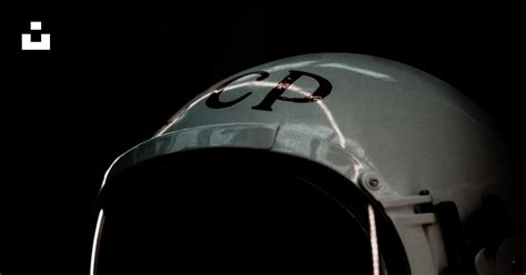 헬멧을 쓴 사람 사진 Unsplash의 무료 우크라이나 역사 이미지