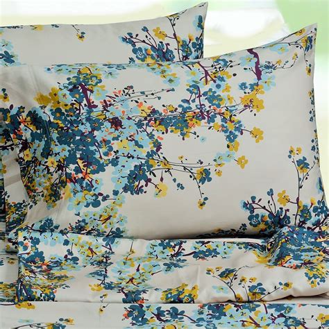 Update Your Bedroom With The Sophisticated Multicolored Floral Printed