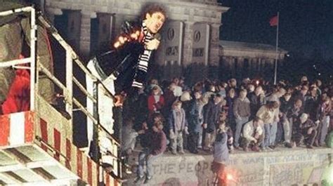 Did David Hasselhoff Sing The Berlin Wall Down