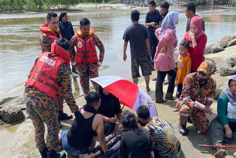 Two Girls Drowned Man Missing While Swimming At Bagan Lalang Beach