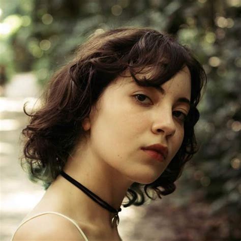 Julia Tavares Youtube