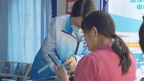 医保小蓝车开进村居贴心服务助力村民激活电子医保卡 澎湃号政务 澎湃新闻 The Paper