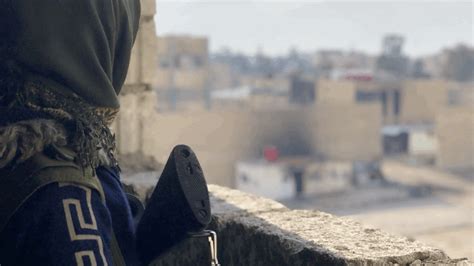 Missile Attack Targets Syrian Prison Holding Isis Prisoners Sdf